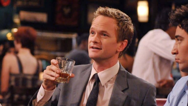 Neil Patrick Harris pede desculpas pelo 'bolo Amy Winehouse' 11 anos depois