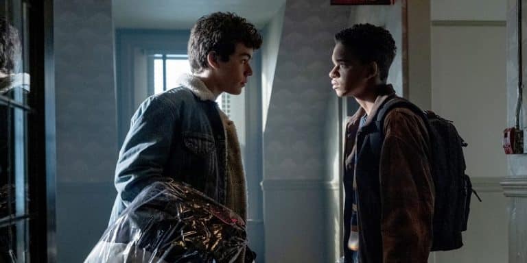 Chucky: atores comentam relacionamento de Jake e Devon no colégio católico na 2ª temporada