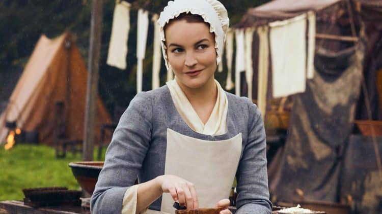 Atriz de Outlander conheceu colega de elenco em momento íntimo