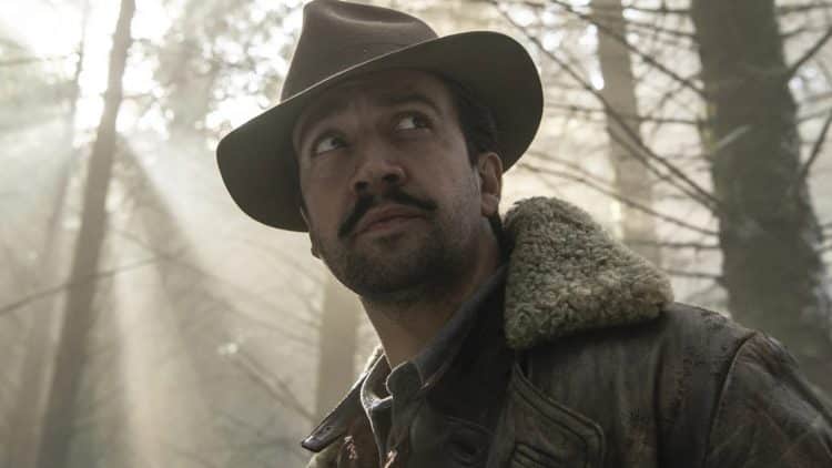 Quem é o Hermes de Lin-Manuel Miranda na série Percy Jackson?